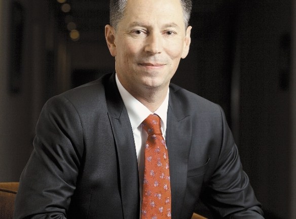 Rebranding T - Magenta - WE INVENT